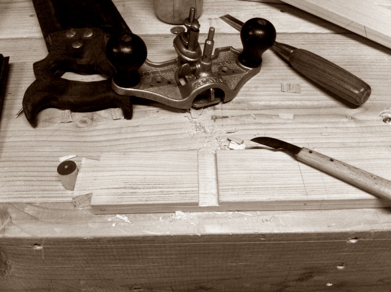 How to cut a dado using hand tools. | Badger Woodworks